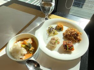 【丸の内】高層階で楽しむマンゴーツリー東京のランチ食べ放題