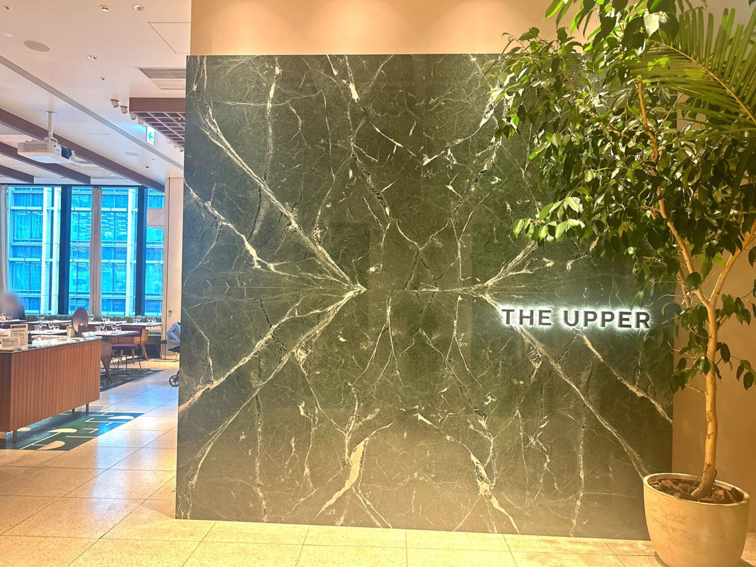 丸の内のユースフルなレストラン『THE UPPER』の雰囲気やメニューなど